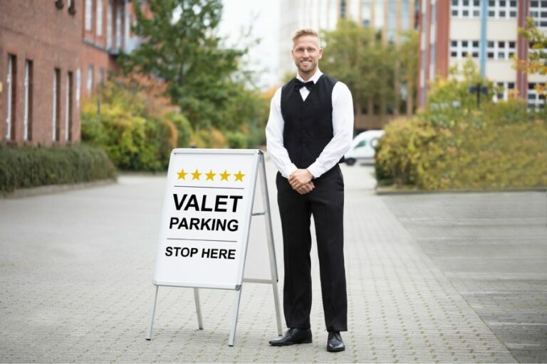 How to Manage Parking At an Outdoor Wedding Venue