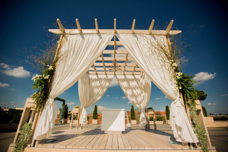 How to Decorate an Outdoor Pavilion for a Wedding: Ultimate Guide